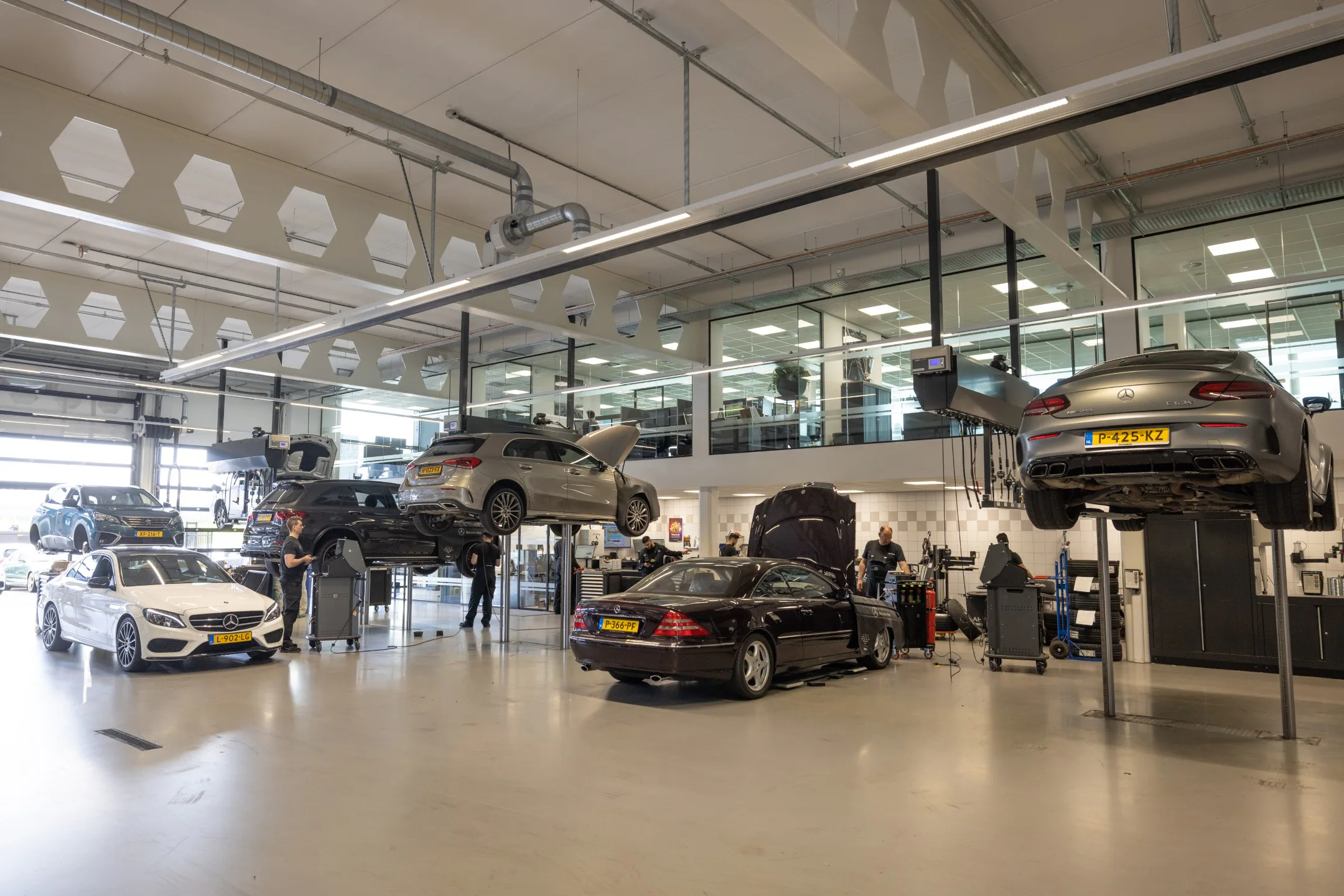 Nieuw pand, nieuwe werkwijze: zo werkt Van Mossel Mercedes-Benz Rotterdam