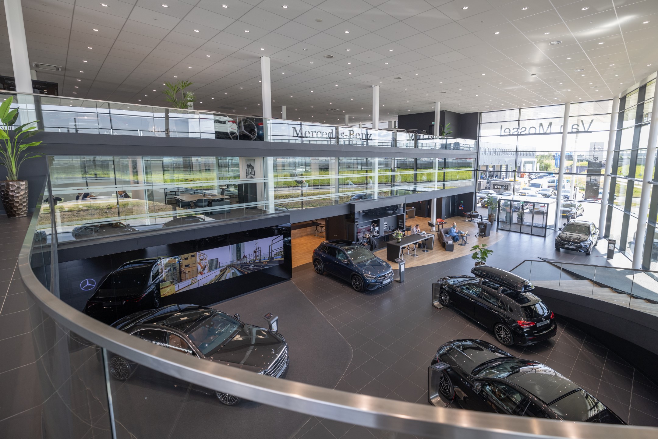 Nieuw pand, nieuwe werkwijze: zo werkt Van Mossel Mercedes-Benz Rotterdam