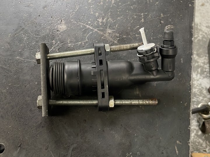 Opgelost op Garageforum: Ontluchten koppeling MINI Cooper S via ...