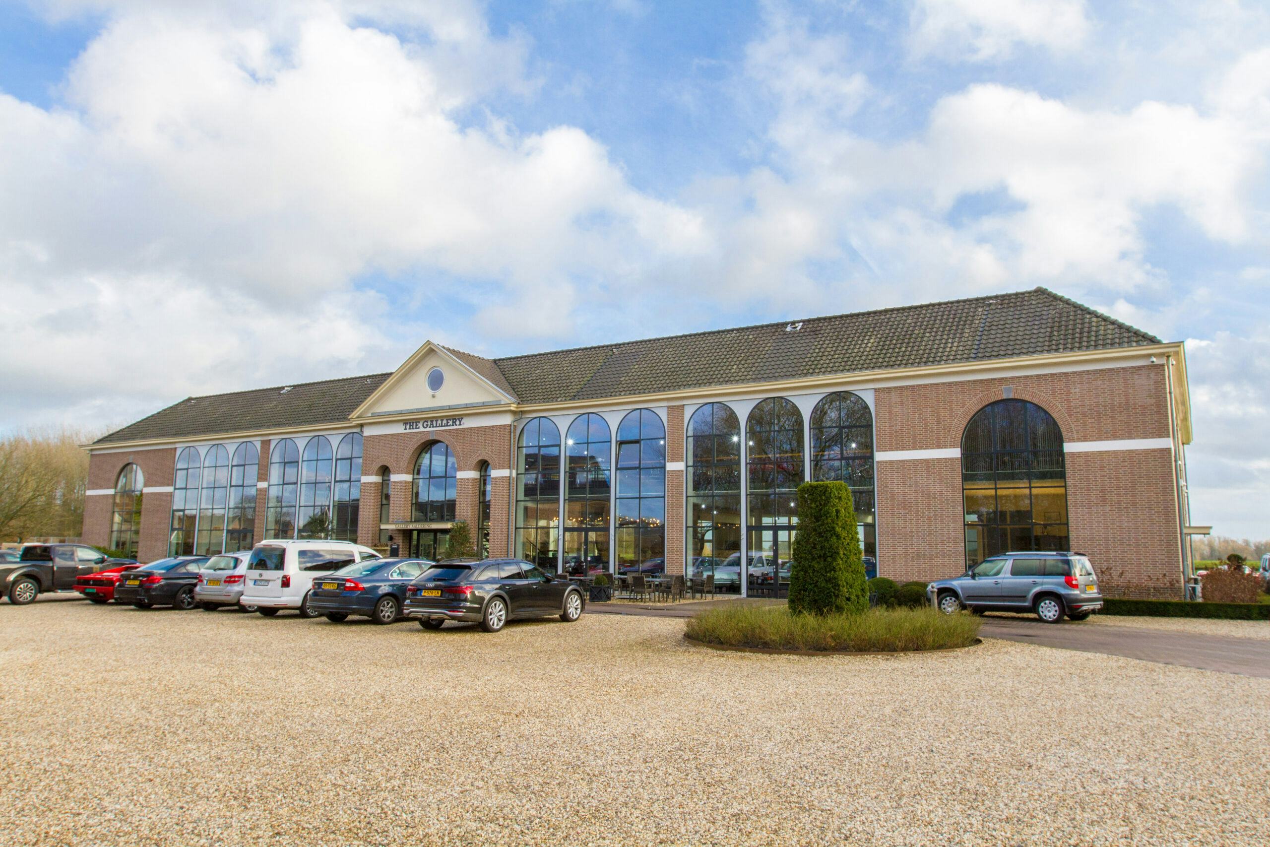 Gallery Aaldering: Vier verdiepingen aan klassieke en antieke auto's