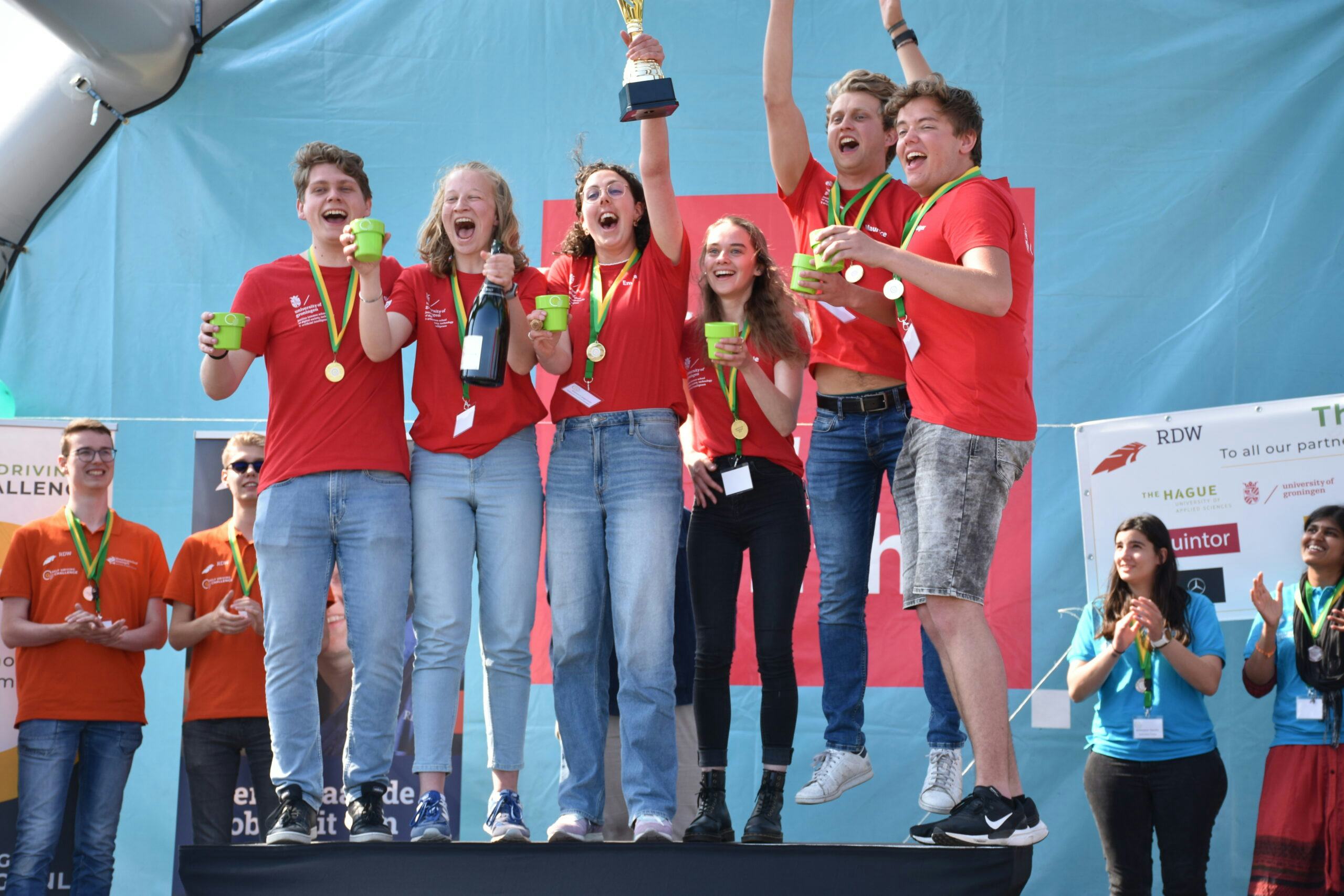 Een autonome kart programmeren - lukt een rondje circuit zonder te crashen?