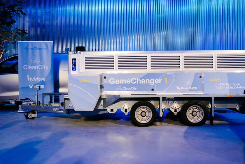 Generator op waterstof voor mobiel snelladen van EV's